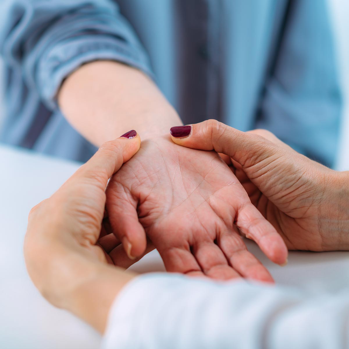 When Wrist Pain Means Carpal Tunnel: Signs to Watch For